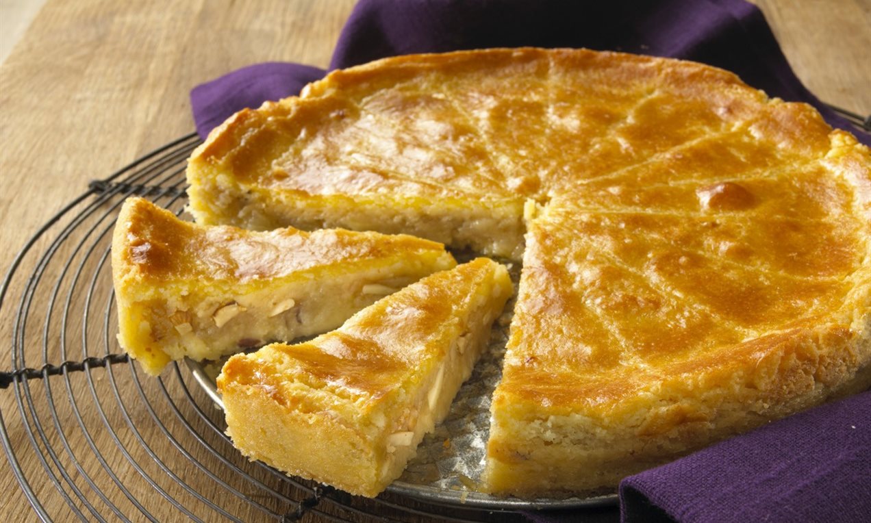 Gevulde boterkoek met notenspijs Recept | Dr. Oetker