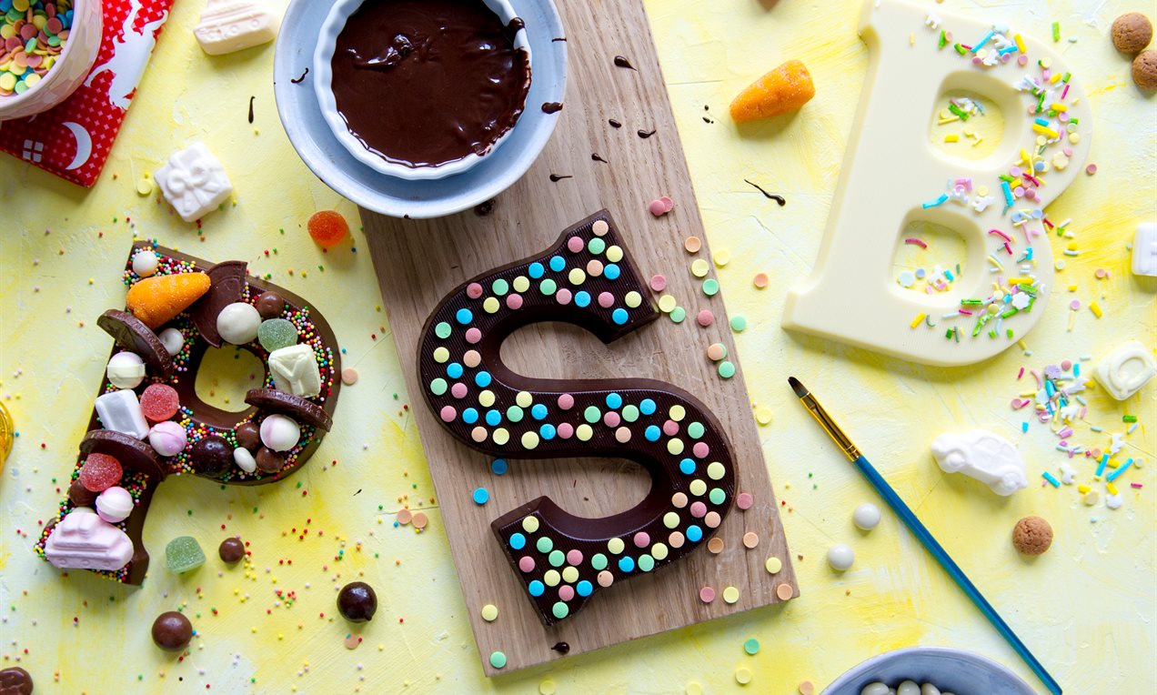 Chocoladeletter versieren Recept | Dr. Oetker